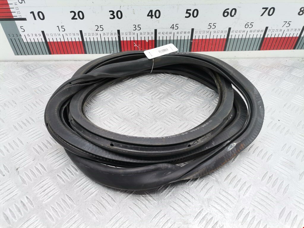 Уплотнитель двери Volkswagen Passat 7 3C9867913C арт. 1974157