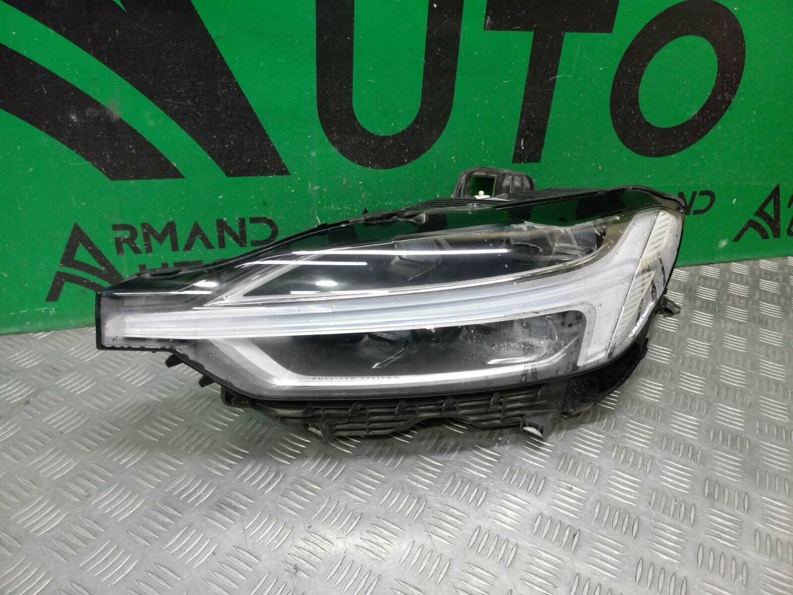 Фара, левый VOLVO