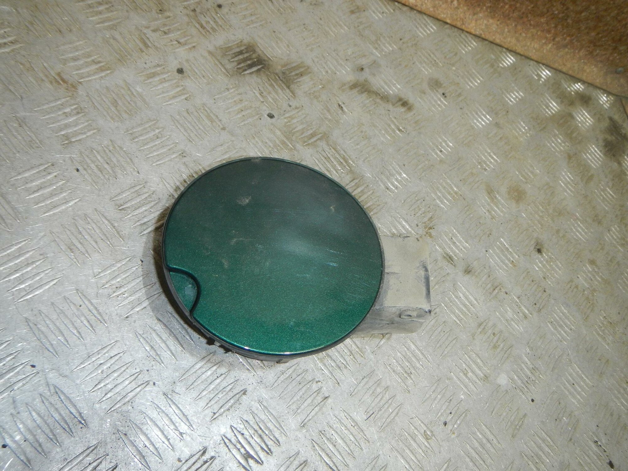 Б/У Лючок бензобака, Citroen (Ситроен)-C4 (04-11) CITROEN C4 (04-11) 5 дверей. Царапины. 500439 Peugeot-Citroen арт. 1517...