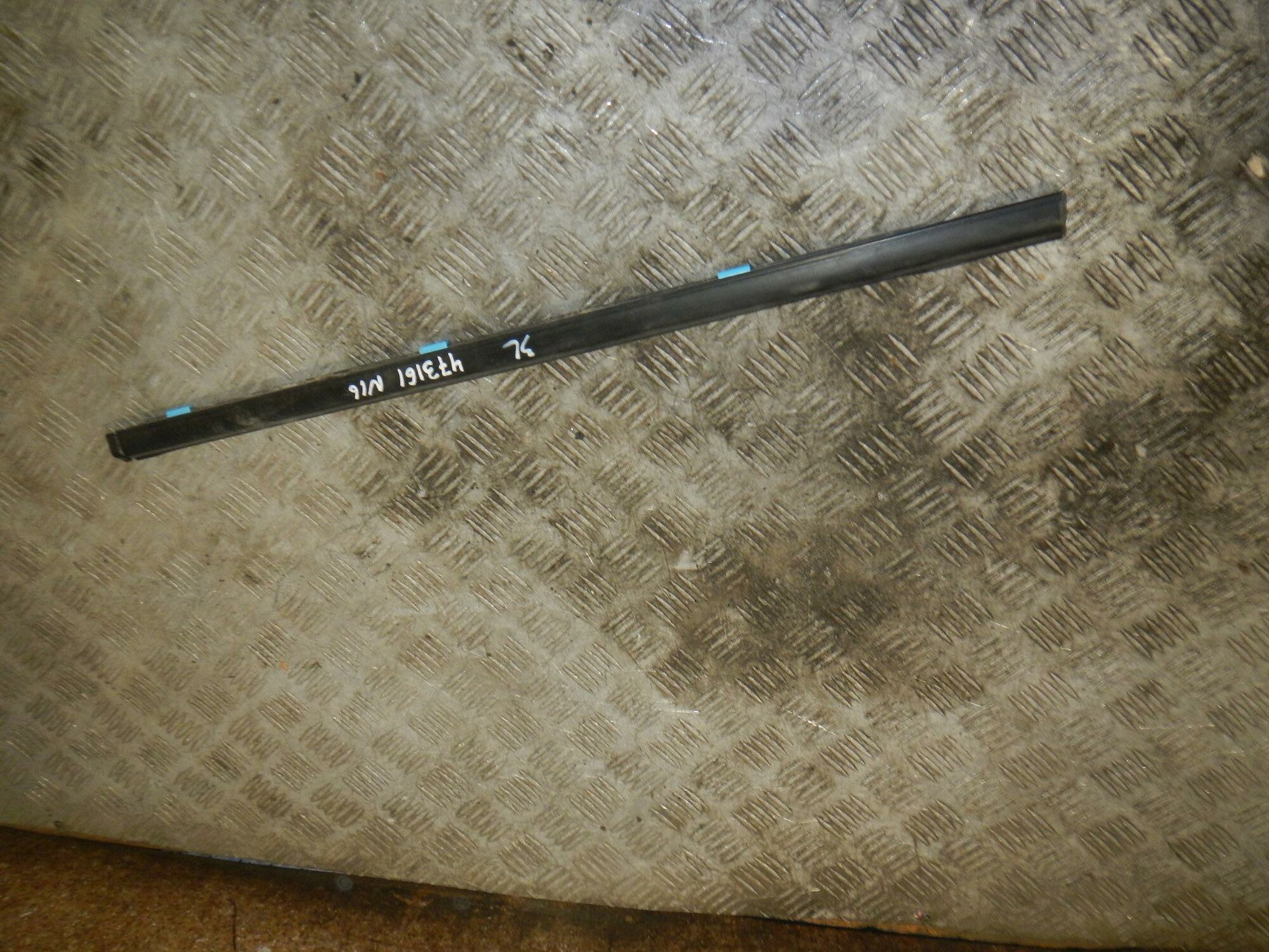 Б/У Накладка стекла заднего левого, Nissan (Ниссан)-ALMERA N16 (00-06) NISSAN ALMERA N16 (00-06) Потертости. 473161 NISS...