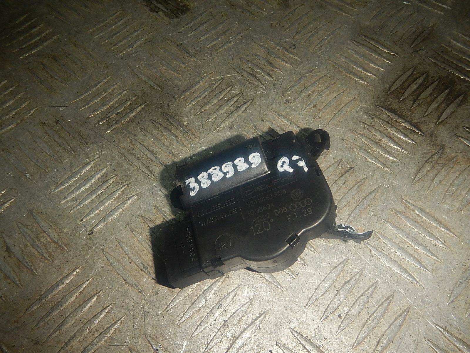 Б/У Моторчик заслонки отопителя, Audi (Ауди)-Q7 (4L) (05-15) AUDI Q7 (4L) (05-15) Сломано 1 крепления. 388989 VAG арт. 5...
