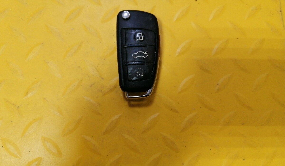 Ключ замка зажигания A6 (C6,4F) Audi 4F0837220N