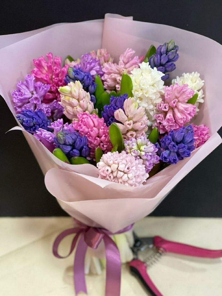 Букет "Аромат счастья", из гиацинтов, белые, розовые, фиолетовые