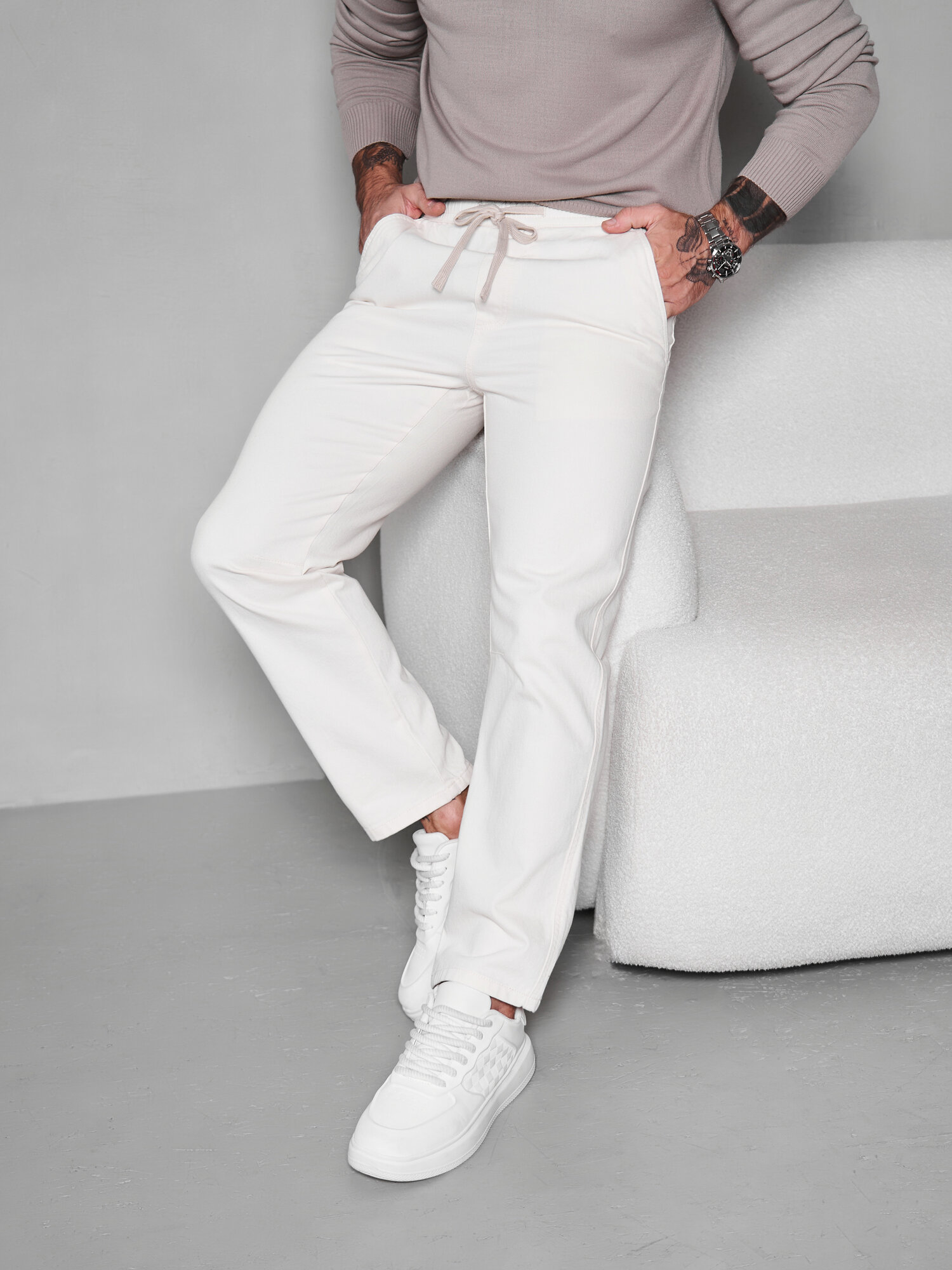 Брюки чинос 2026