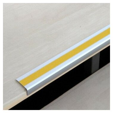 Профиль противоскользящий алюм угол для ступени 52х27х1000мм жел (ATM1GF2) Мельхозе 549630