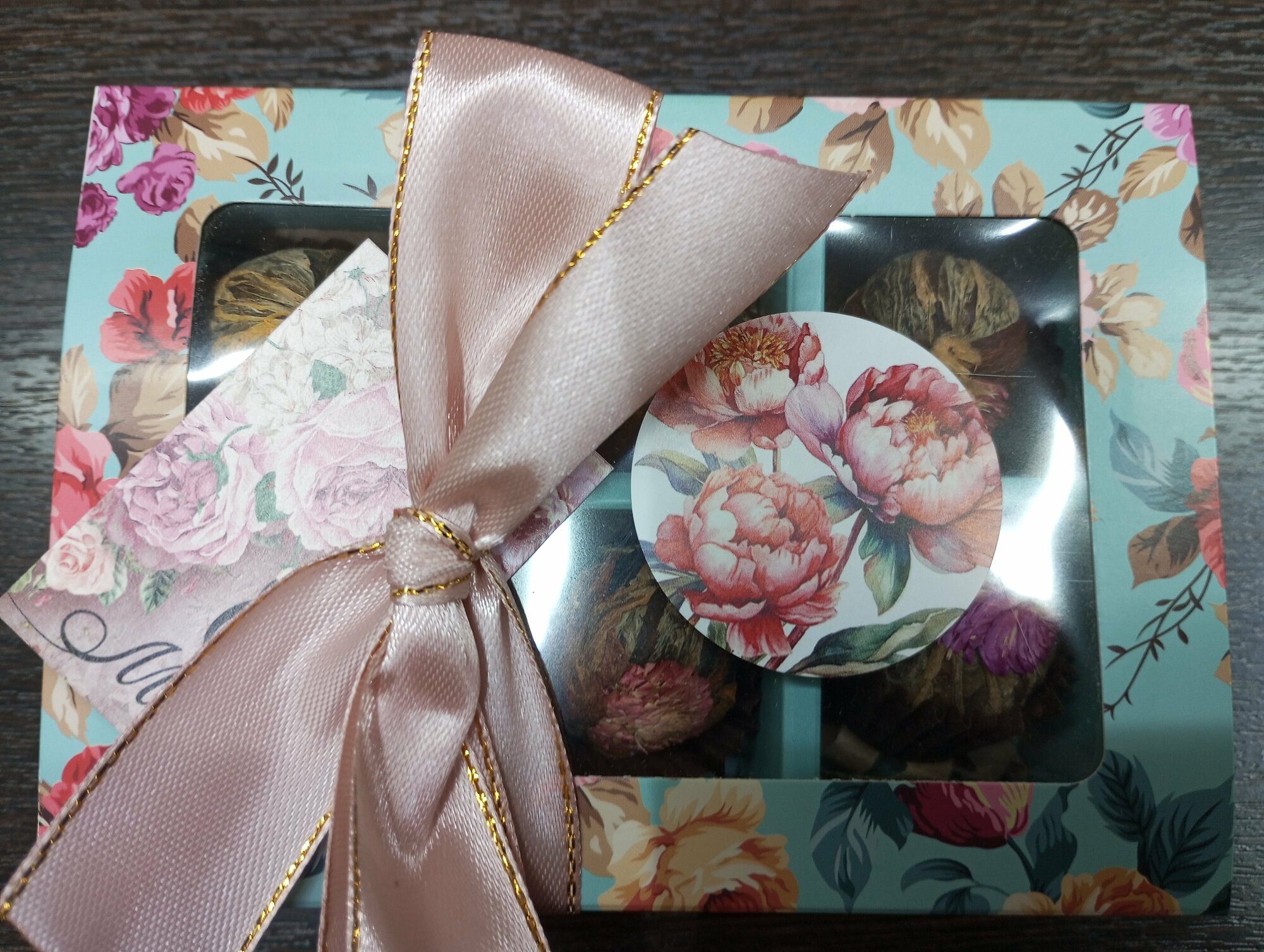 Набор подарочный зеленого чая 8 Марта (скрученный с цветами 6 шт.) 卷曲的绿色