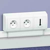 Рамка для плинтуса 20х12,5 мм на 3 поста бренд Legrand (Легранд)