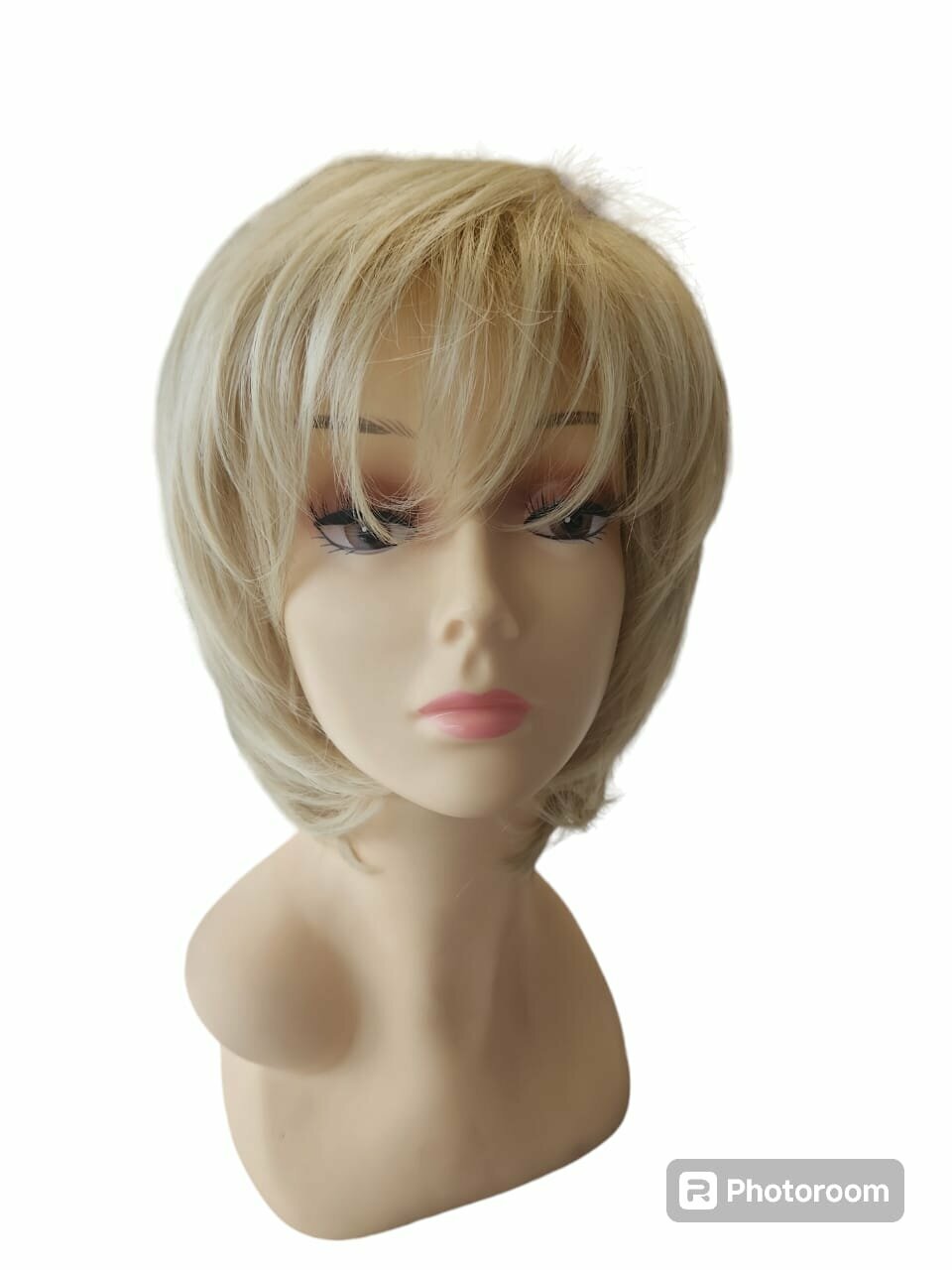 Парик Vip-Parik объемная стрижка каскадом, макушка с подначесом для объема, без пробора, Цвет Блонд с Милировой