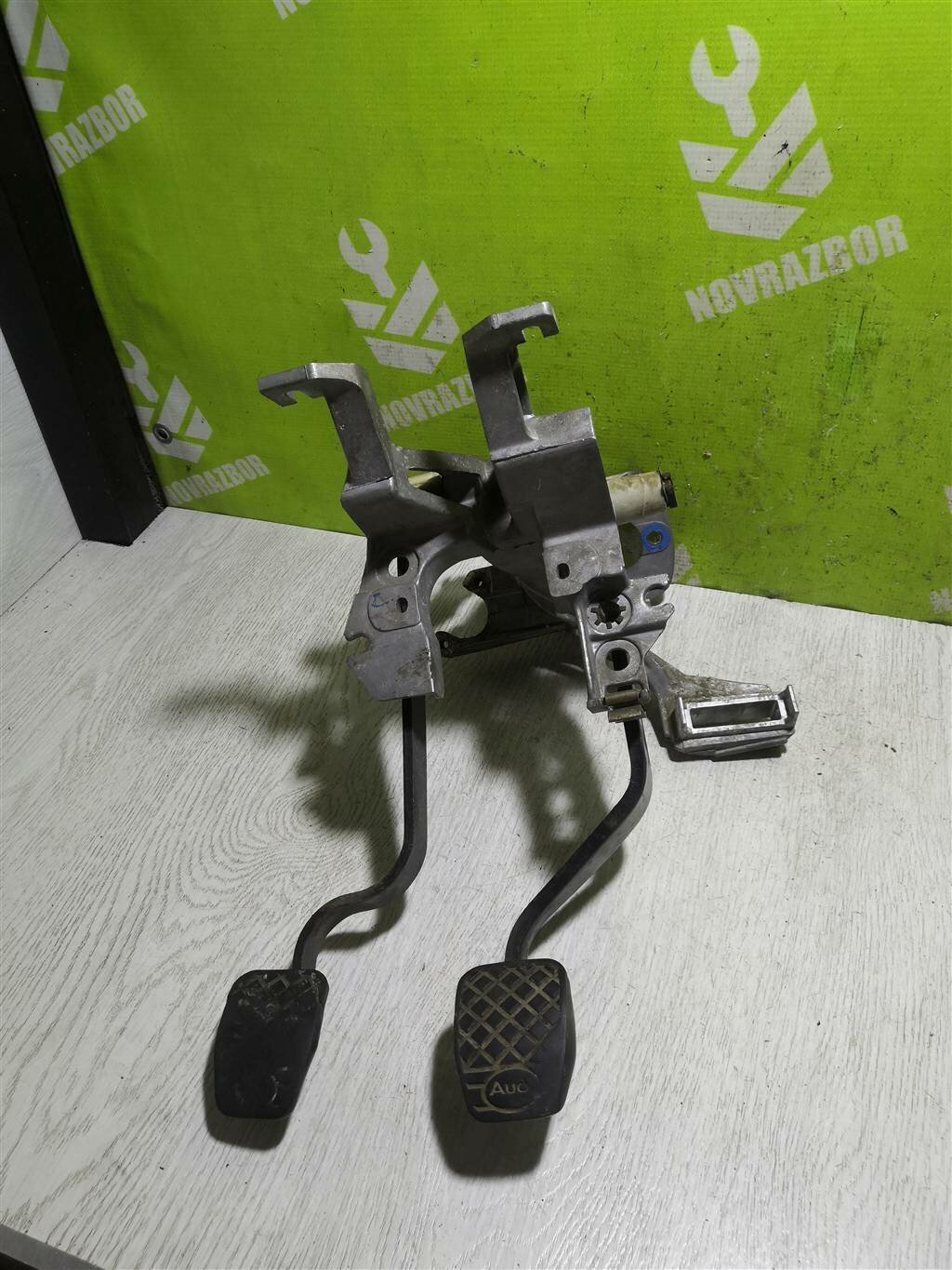 Блок педалей Audi 80 90 B3 86-91