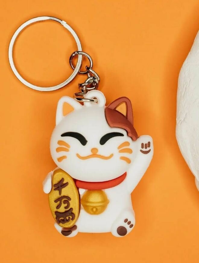 Манэки Нэко с монетками денежный талисман брелок
