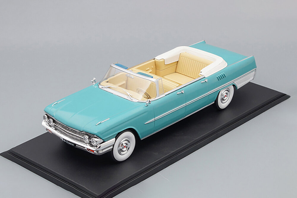 Модель коллекционная HACHETTE Лихачев 111 голубой (легендарные советские автомобили #10)