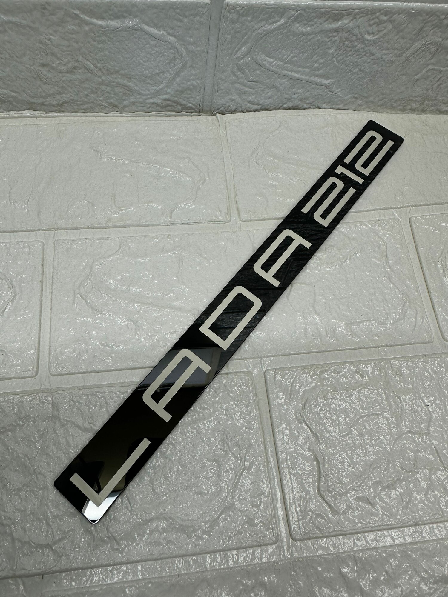 Шильдик LADA 212