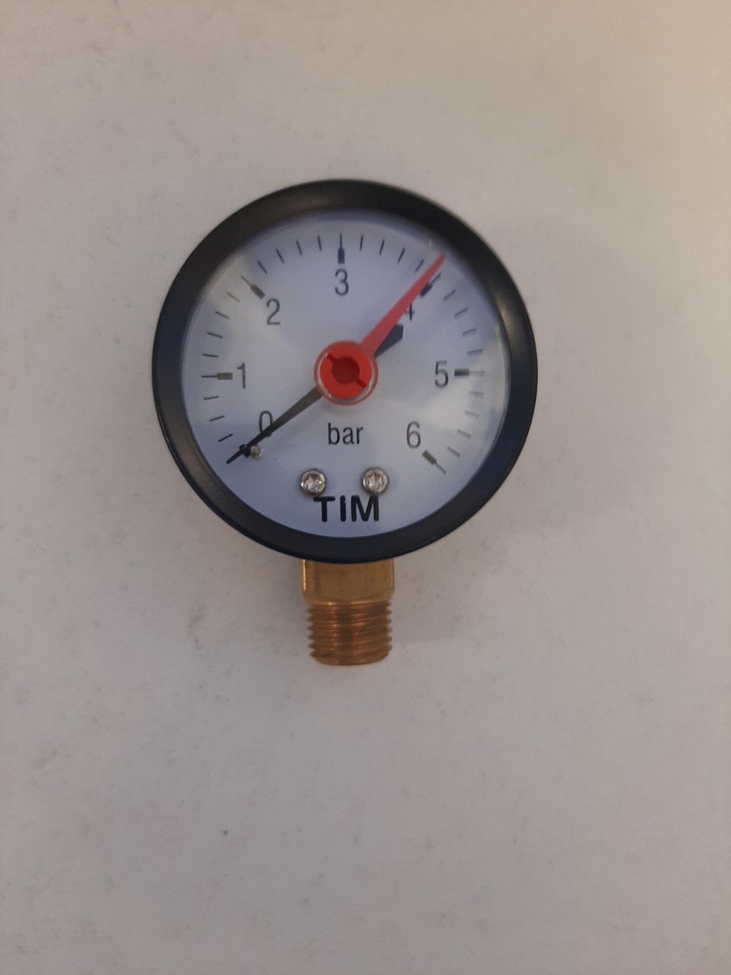 Манометр горизонтальный диам.50 - 1/4 - 6 бар. TIM, товар с витрины.