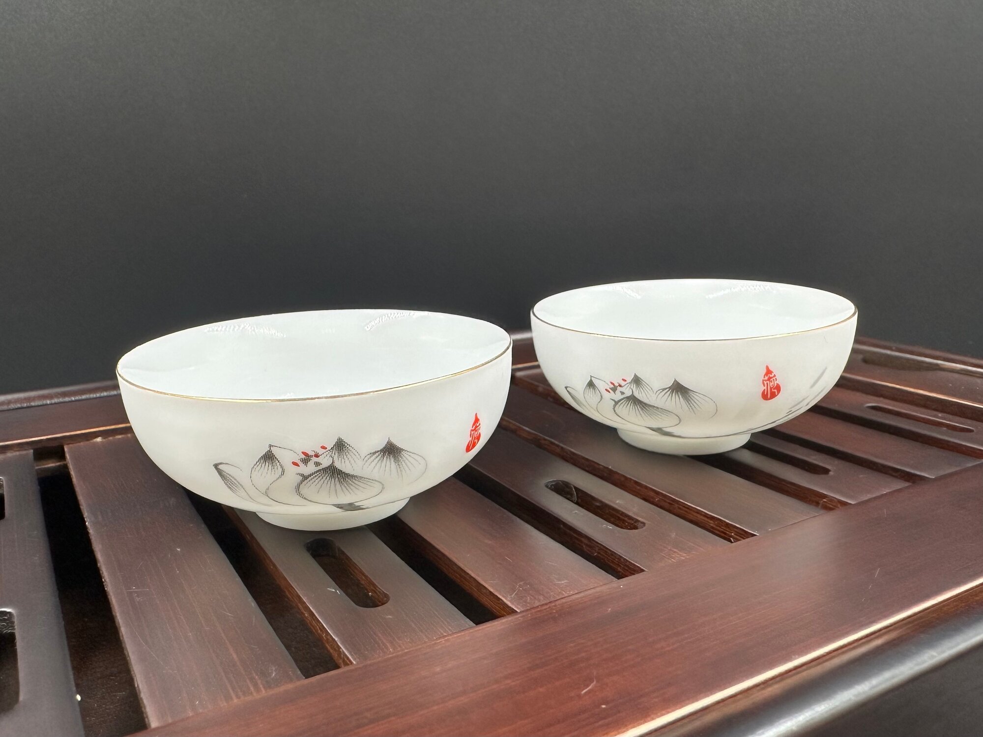 Набор из двух пиал "Лотос", белая с золотым кантом, 40мл. Для чайной церемонии