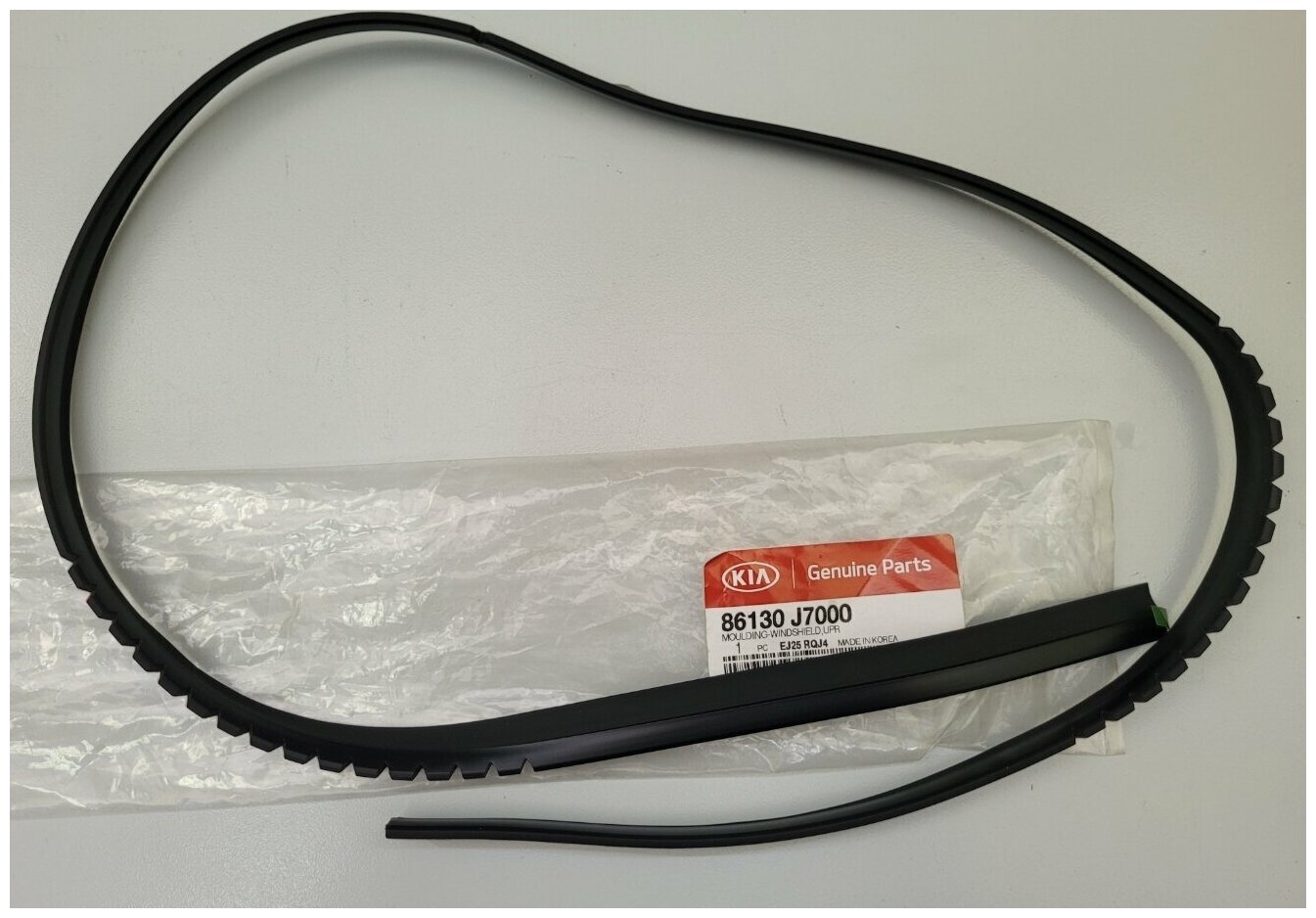 Молдинг лобового стекла для Киа Сид 2018- / арт. 86130J7000 / бренд MOBIS
