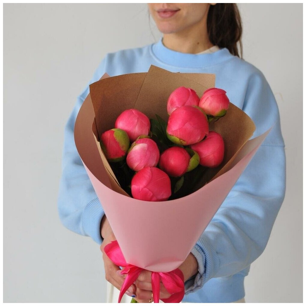 Монобукет Королевство Праздника "Её любимые цветы!", пионы коралловые, 9 штук, высота 55см