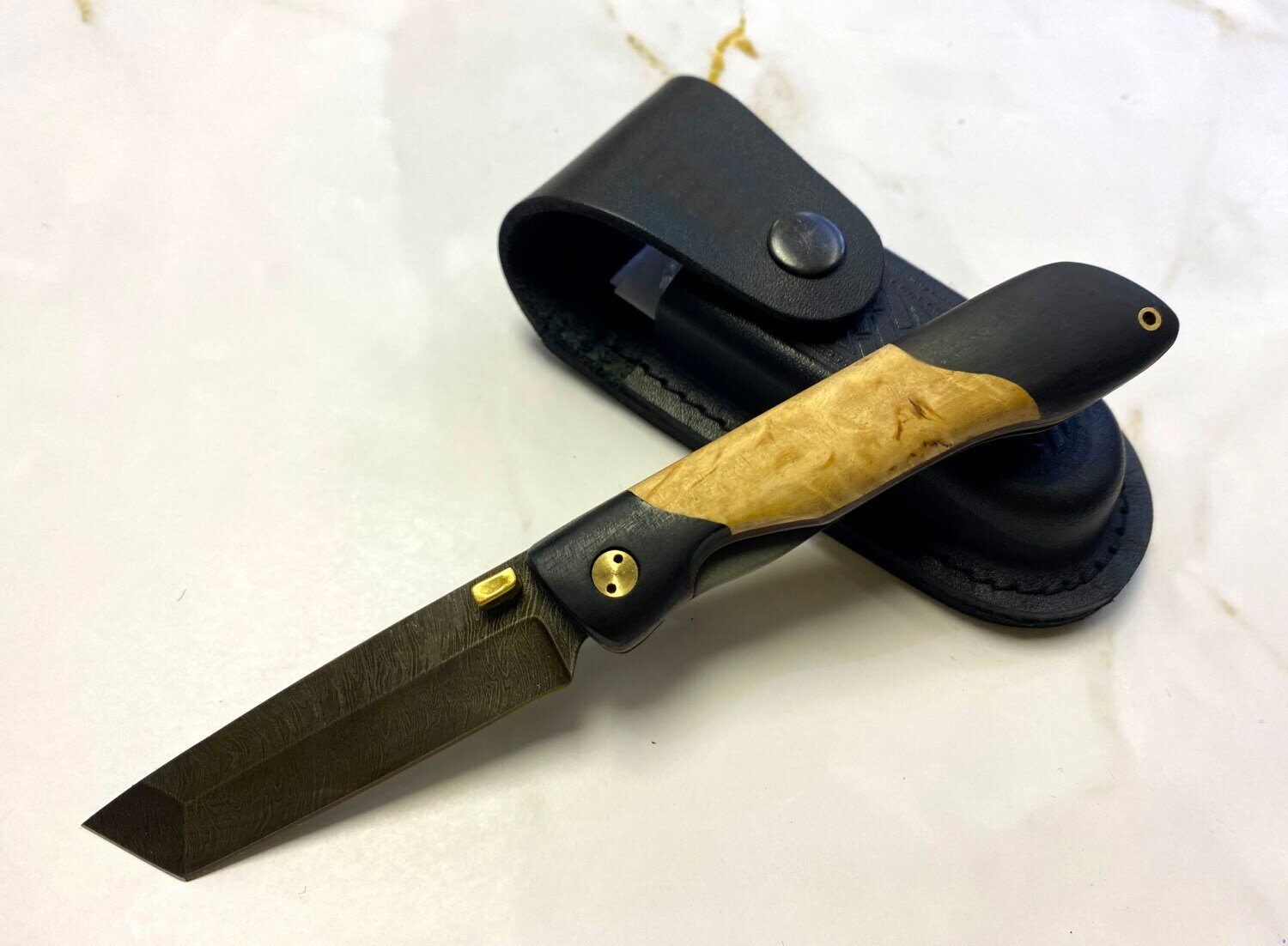 Складной нож Кунашир, дамасская сталь, карельская береза, граб