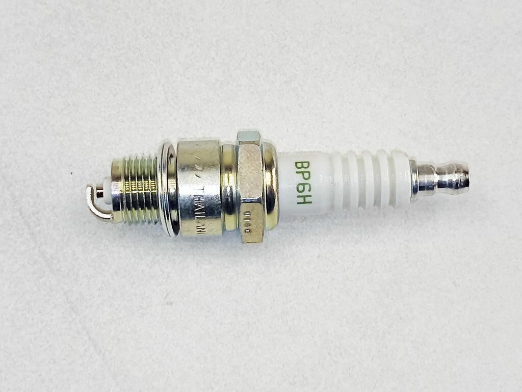 Свечи зажигания для двигателя ЗМЗ 402, а/м УАЗ, ГАЗ (короткая резьба) 4 шт.