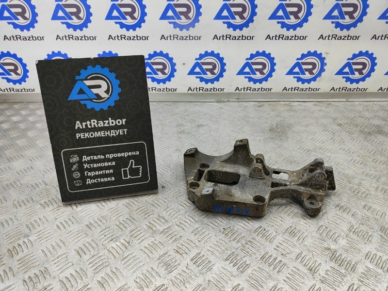 Б/У Кронштейн генератора Volkswagen Golf 5 MK5 / Фольксваген Гольф 5 MK5 BGU 2005