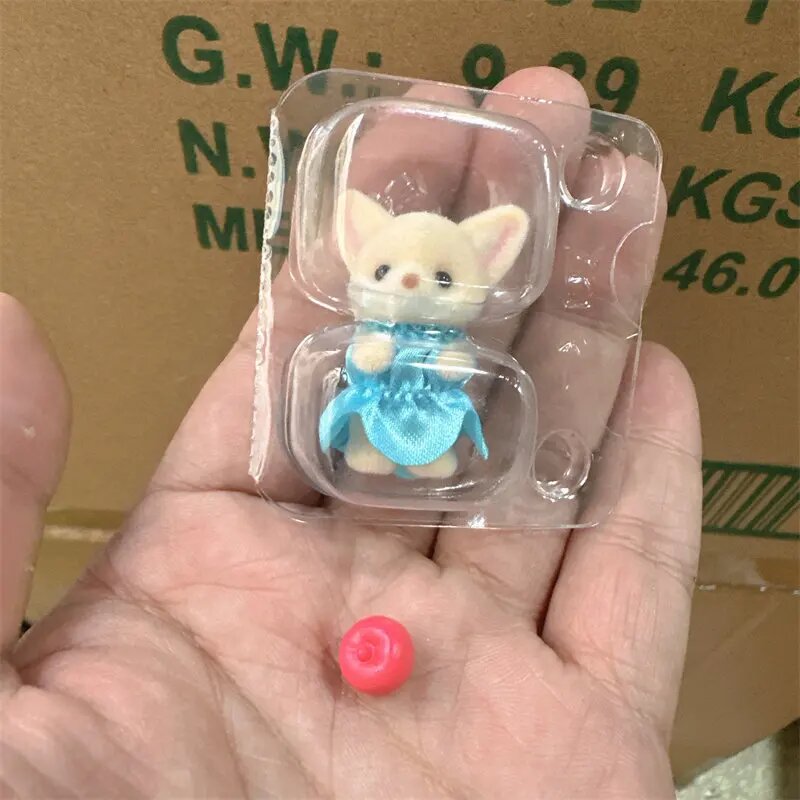 Sylvanian Families: Щенок Fennel Fox в платье
