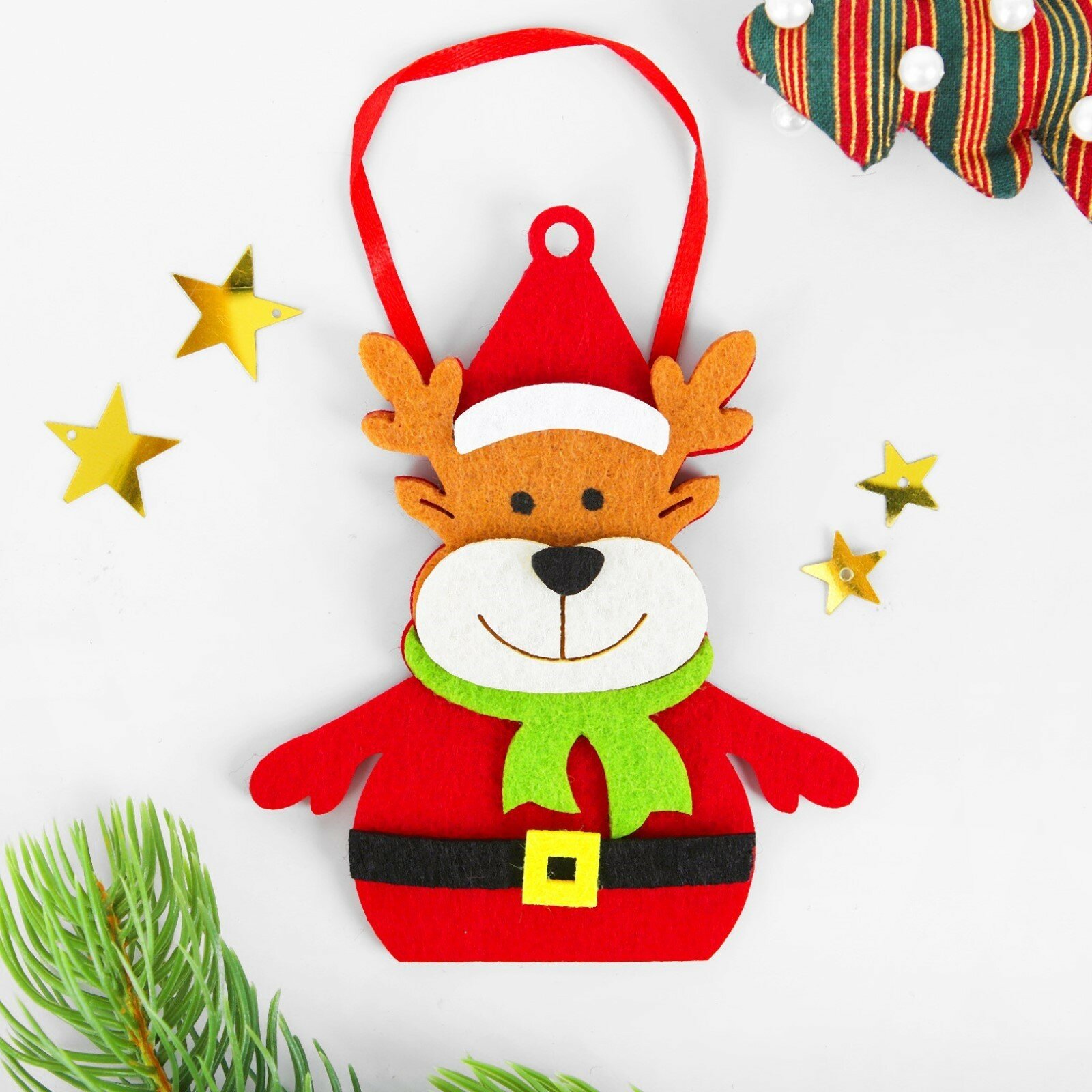 Ёлочная игрушка из фетра «Новогодний олень в шарфике», своими руками