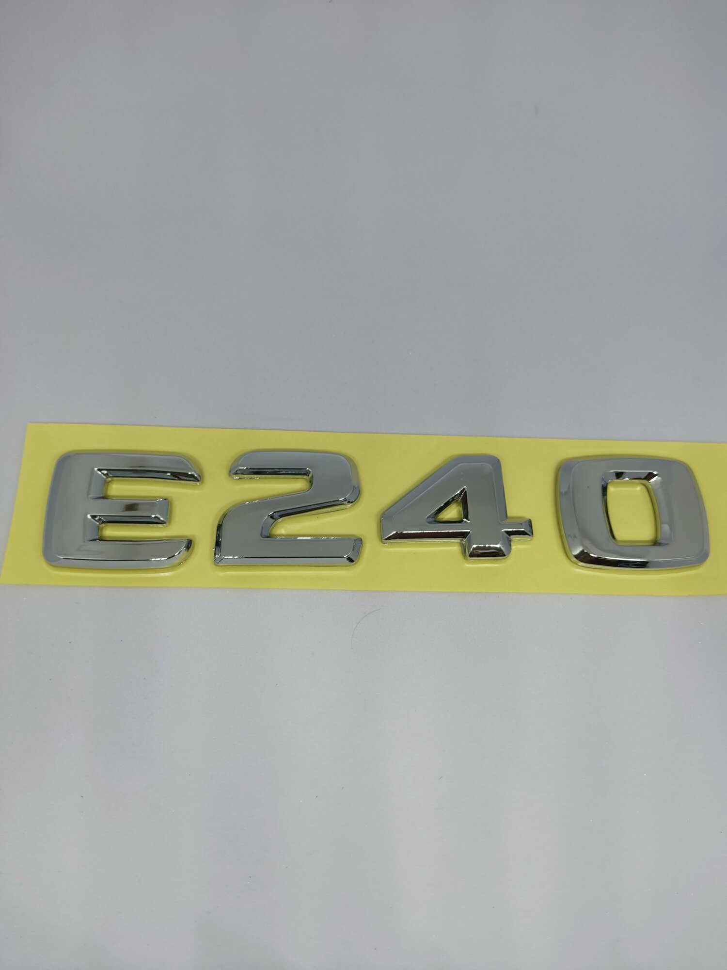 Шильдик (надпись) Е 240