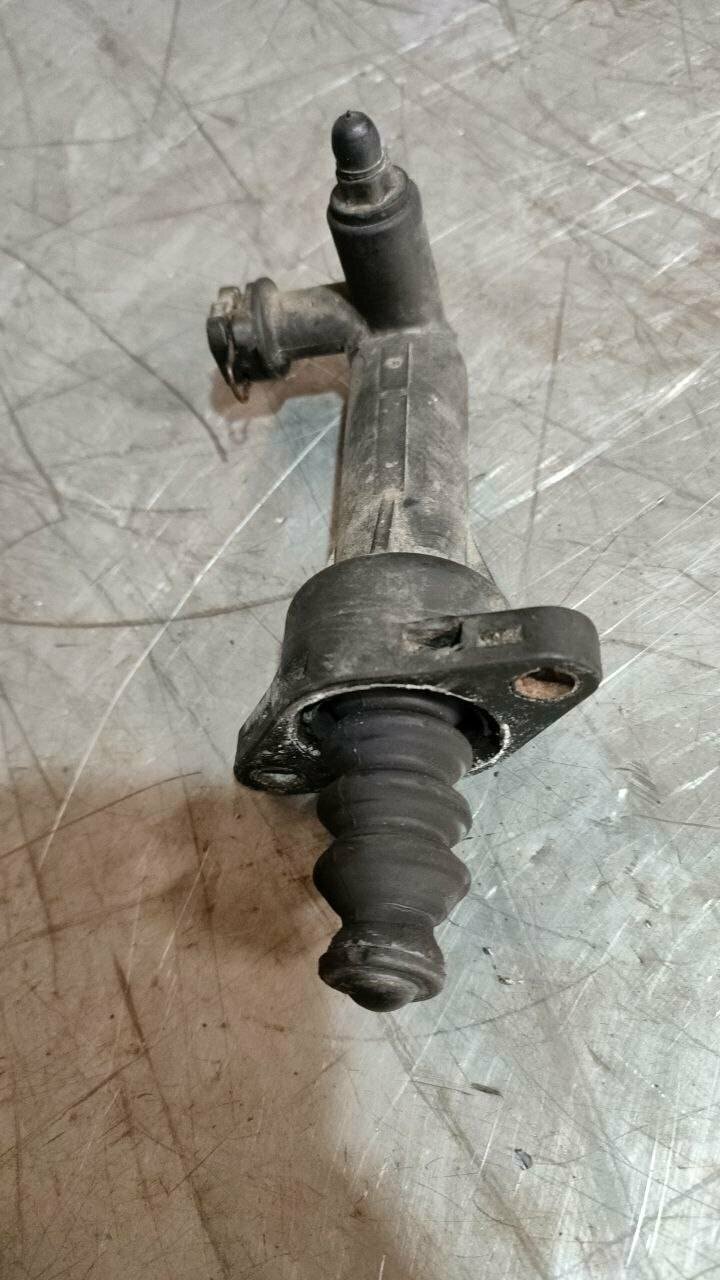 Цилиндр сцепления рабочий Volkswagen Polo 4 2003