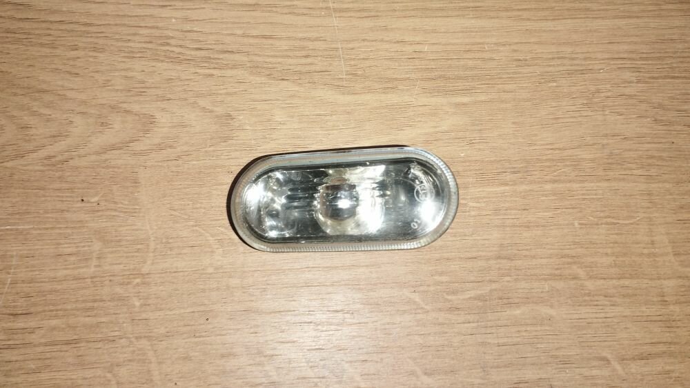 Указатель поворота в крыло Volkswagen Golf 4 Bora 1J0949117