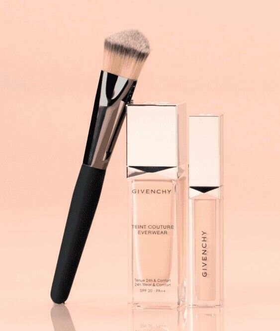 Кисть Givenсhy - Foundation Brush — фото 1