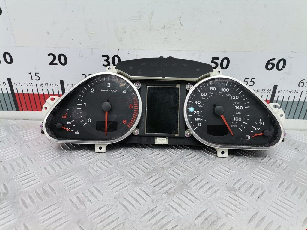 Панель приборная (щиток приборов) Audi A6 C6 4F0920901G арт. 1974064