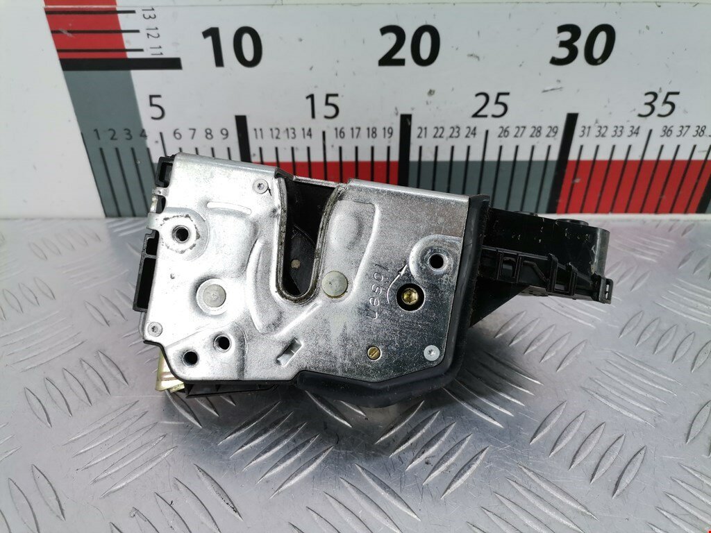 Замок двери передней правой BMW 3-Series (E46) 51217011244 арт. 2045525