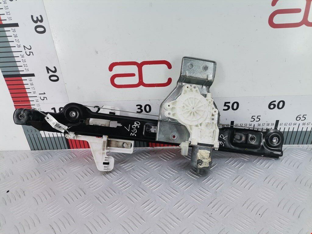 Стеклоподъемник электрический двери задней правой Dodge Caliber (PM) 05179962AA арт. 390150