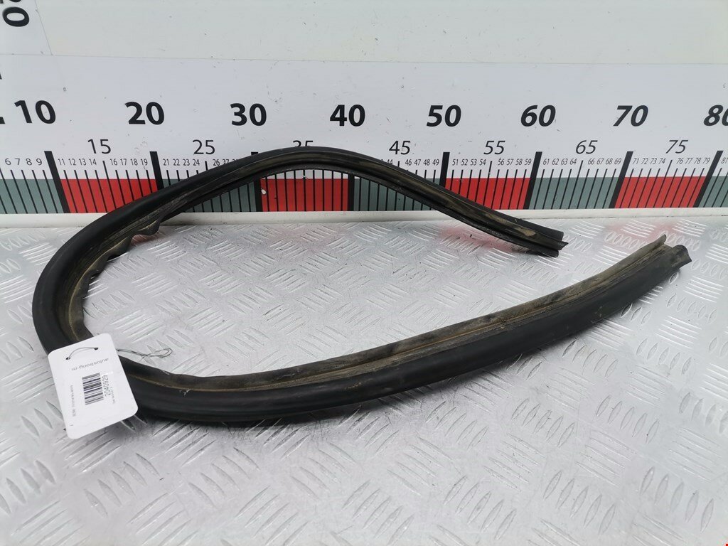 Уплотнитель капота Opel Vectra B арт. 2040929