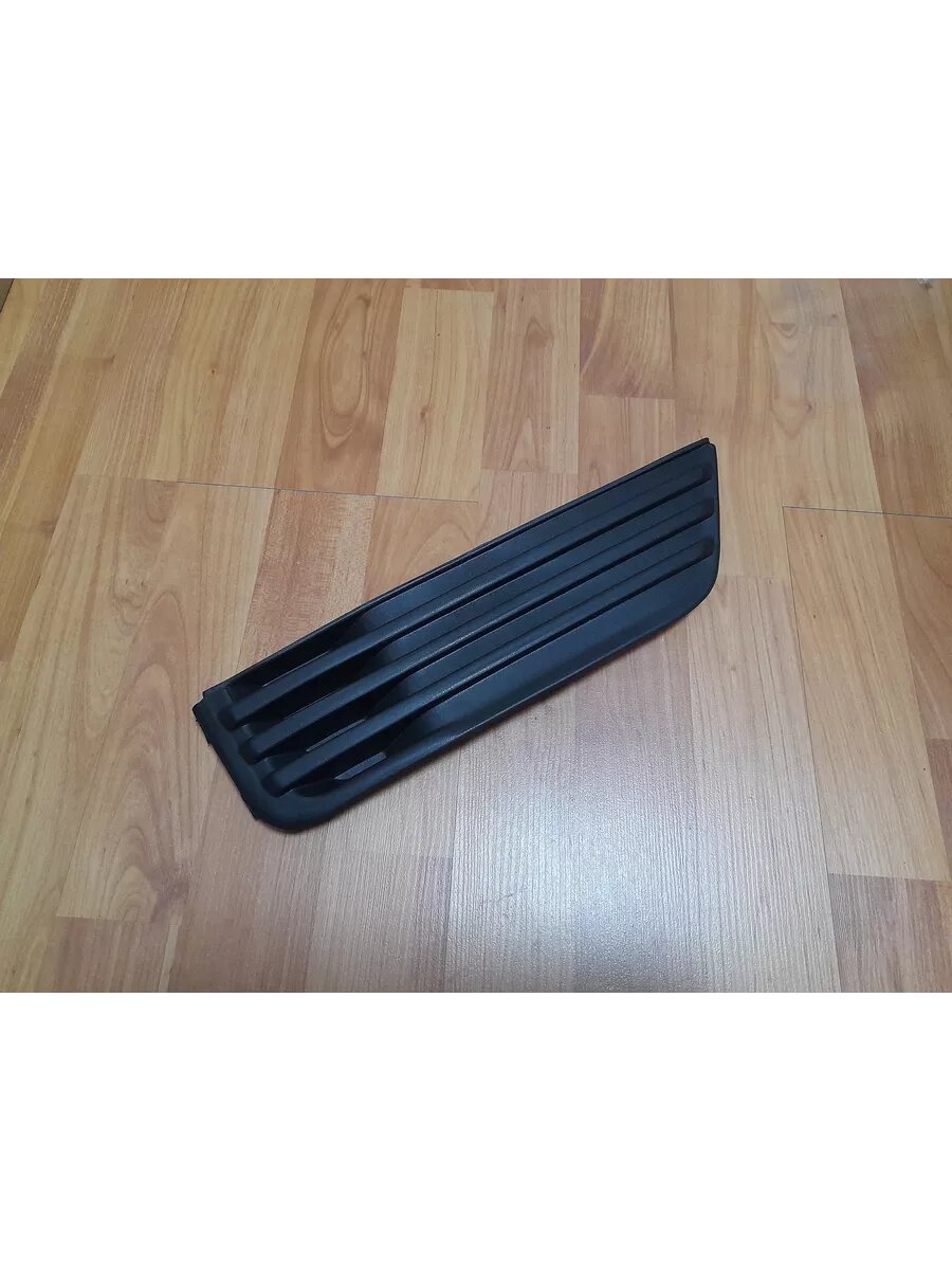 Накладка переднего бампера правая без ПТФ Форд Фокус 2 дорес