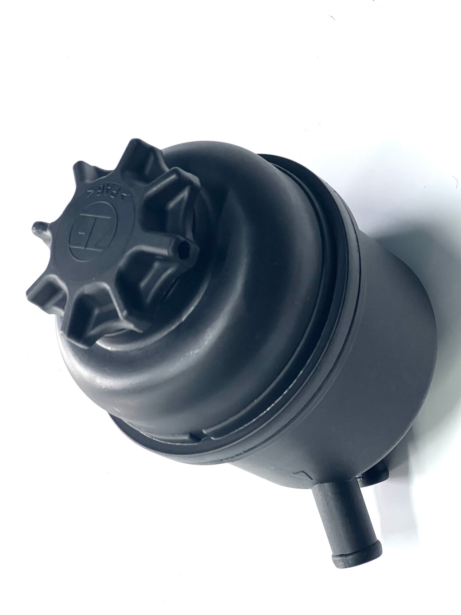 Бачок гидроусилителя для LADA Niva 4x4/Chevrolet Niva черный