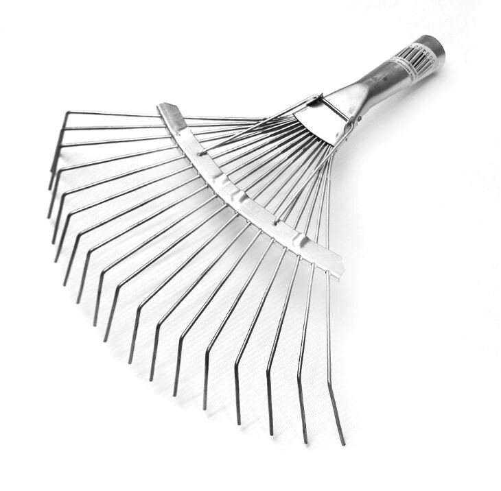 Грабли веерные проволочные 34 см без черенка