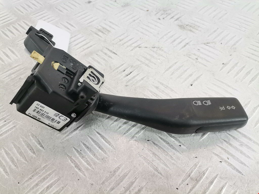 Переключатель поворотов (ближний дальний свет) Volkswagen Golf 5 1K0953513E арт. 1723618