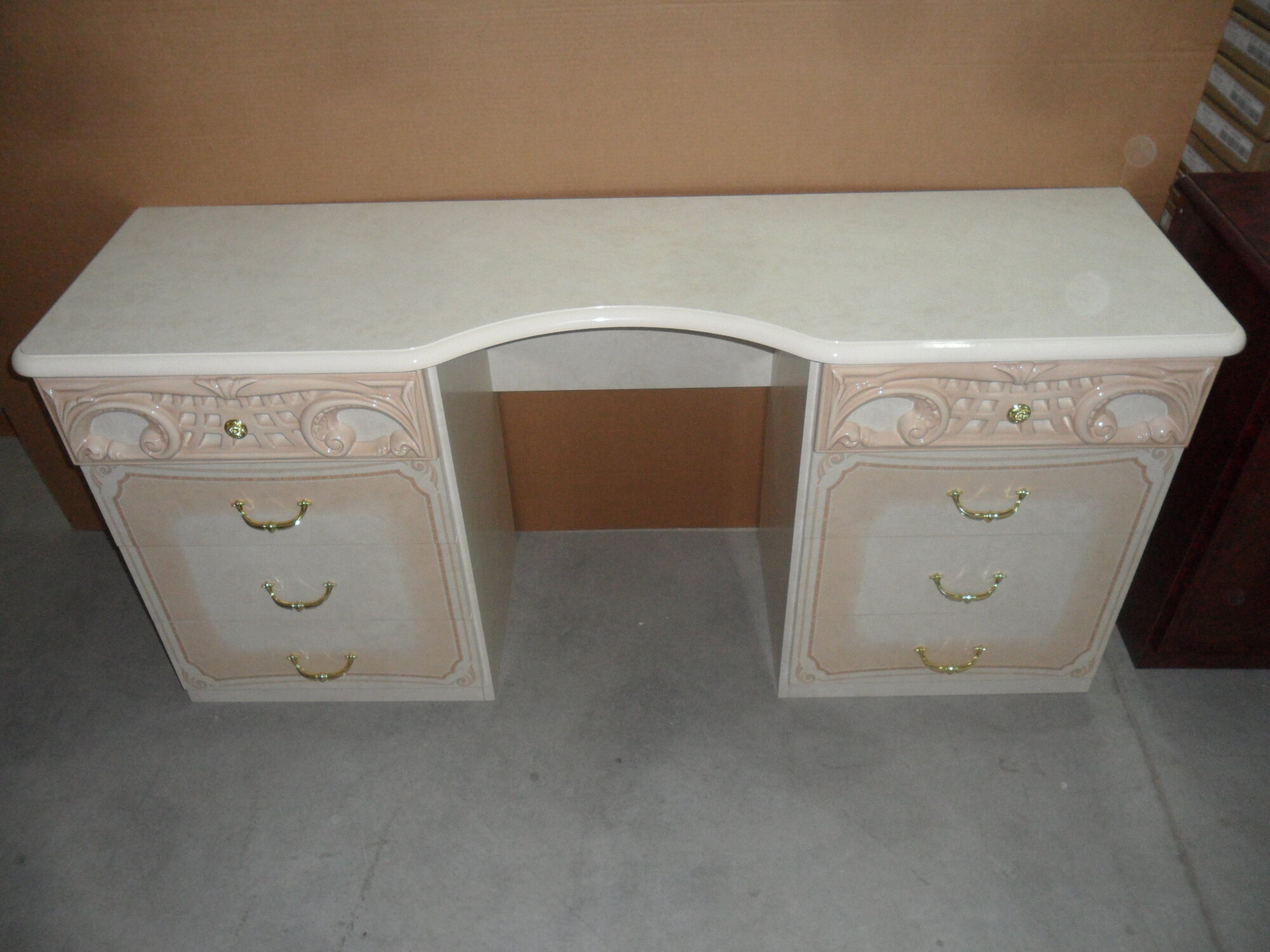 Туалетный стол Роза, цвет бежевый глянец, фабрики Диа Мебель, Россия.