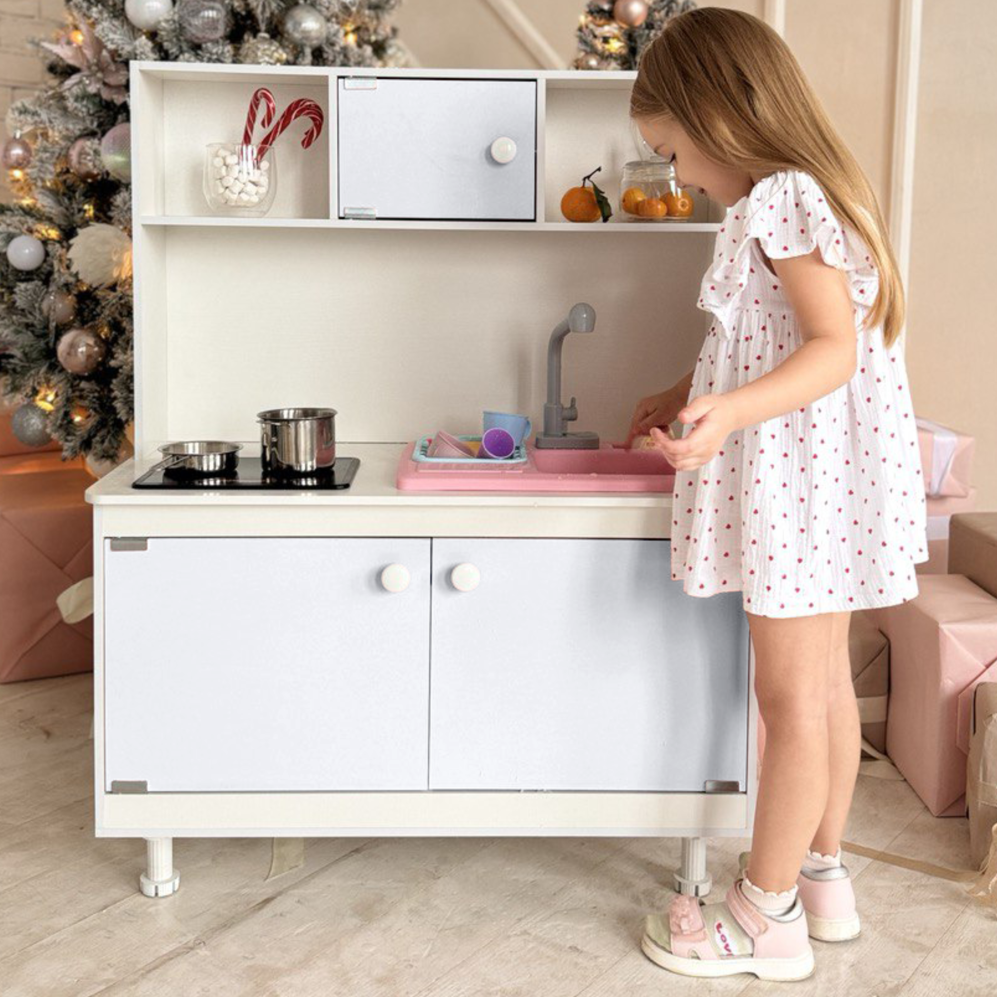 Детская кухня SITSTEP с интерактивной плитой (со звуком и светом), раковина с функцией вода, белые фасады