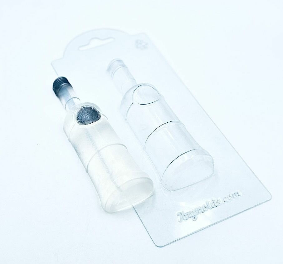 Бутылка водки форма пластиковая