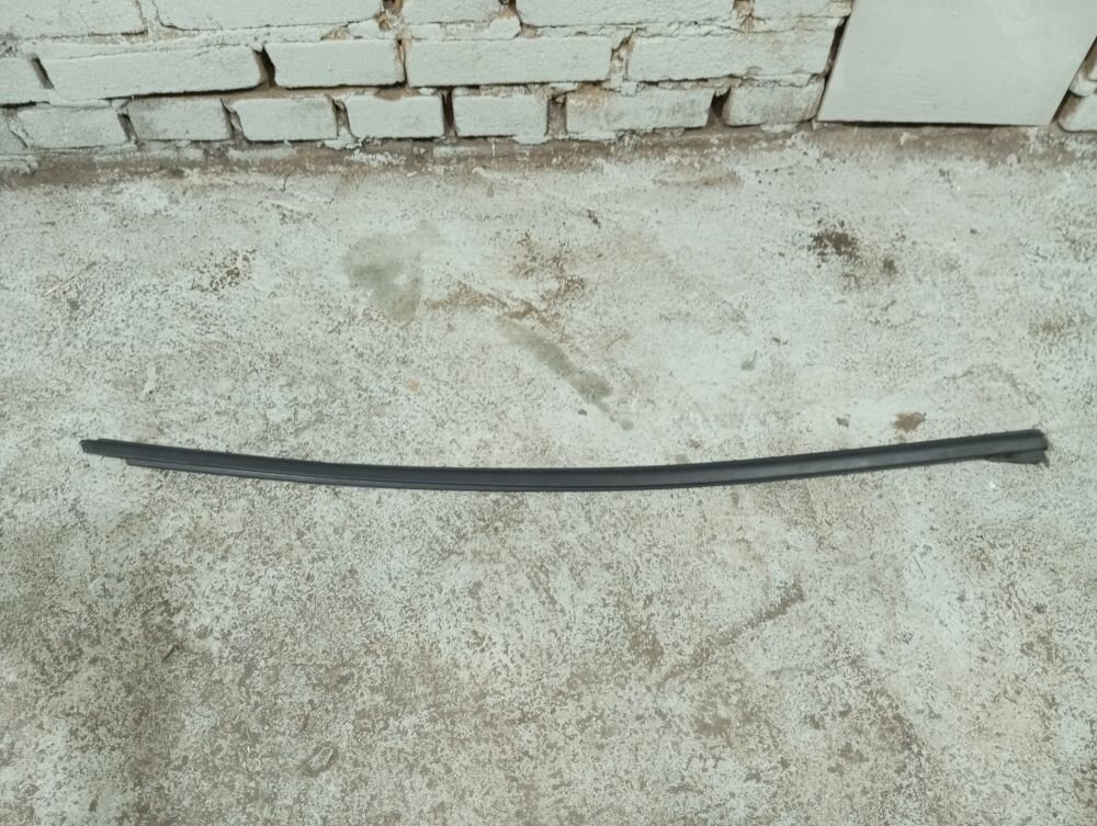 Молдинг двери задней правой Volkswagen Jetta 6