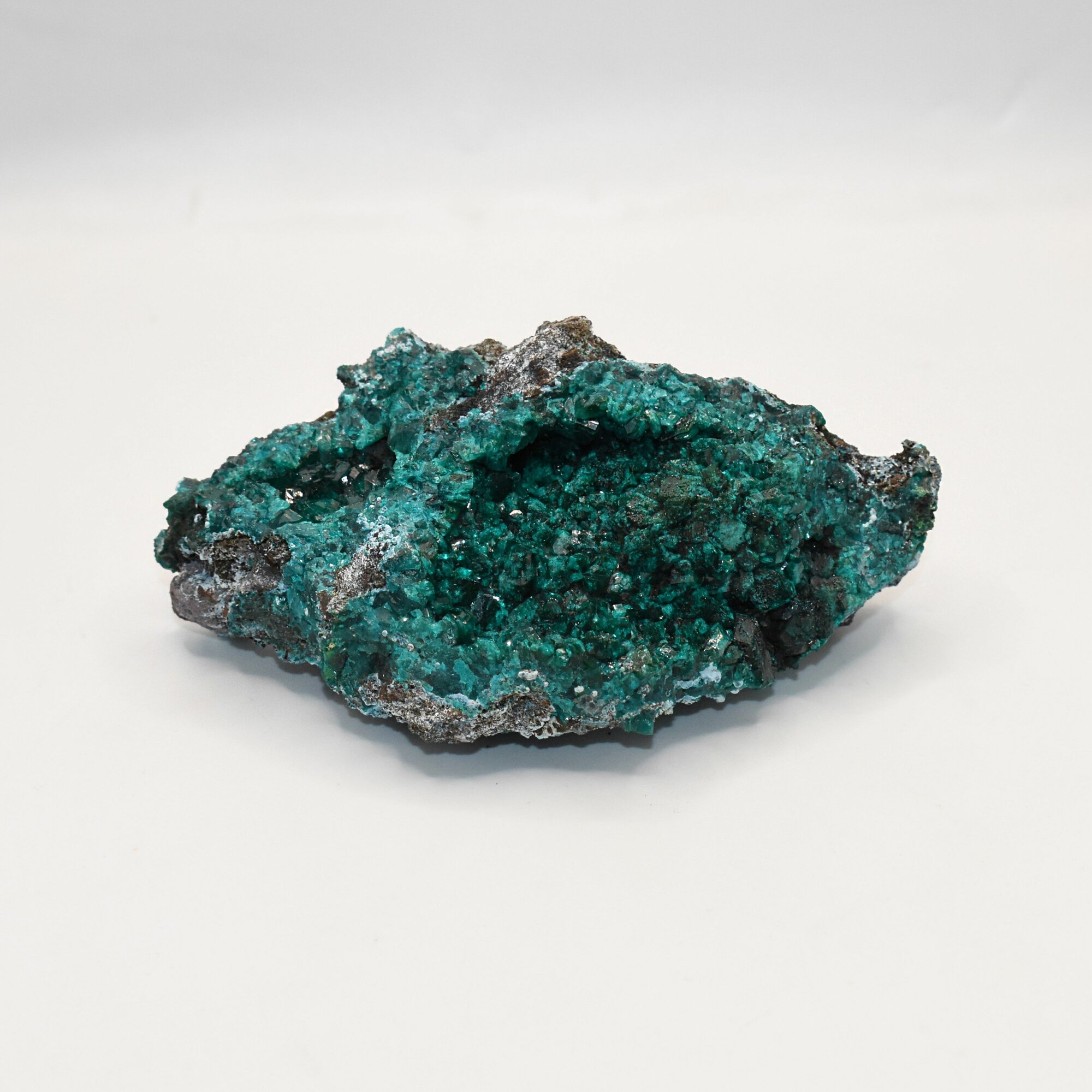 Диоптаз, друза кристаллов. Конго. 186 г