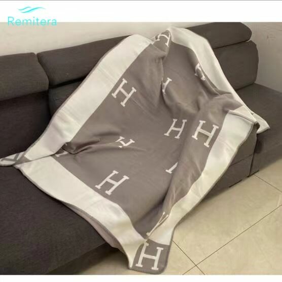 Hermes Плед 135x170 см перо двусторонний абстракция серый