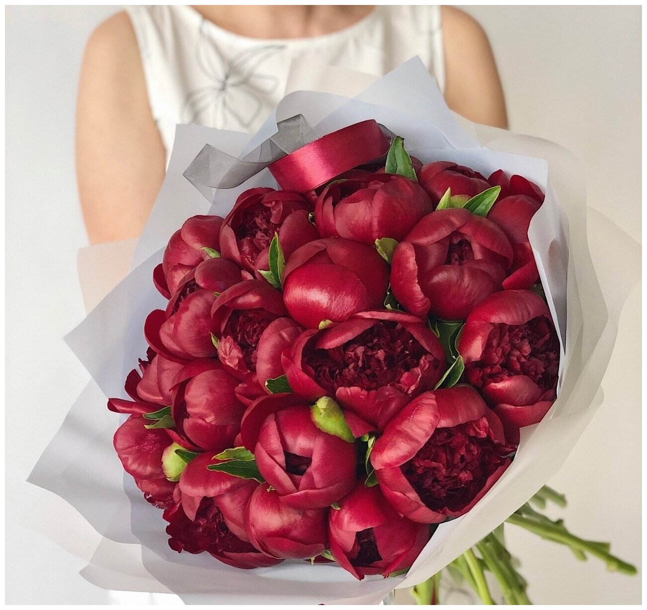 Букет пионы бордовые, красивый букет цветов, шикарный, премиум букет пионов.