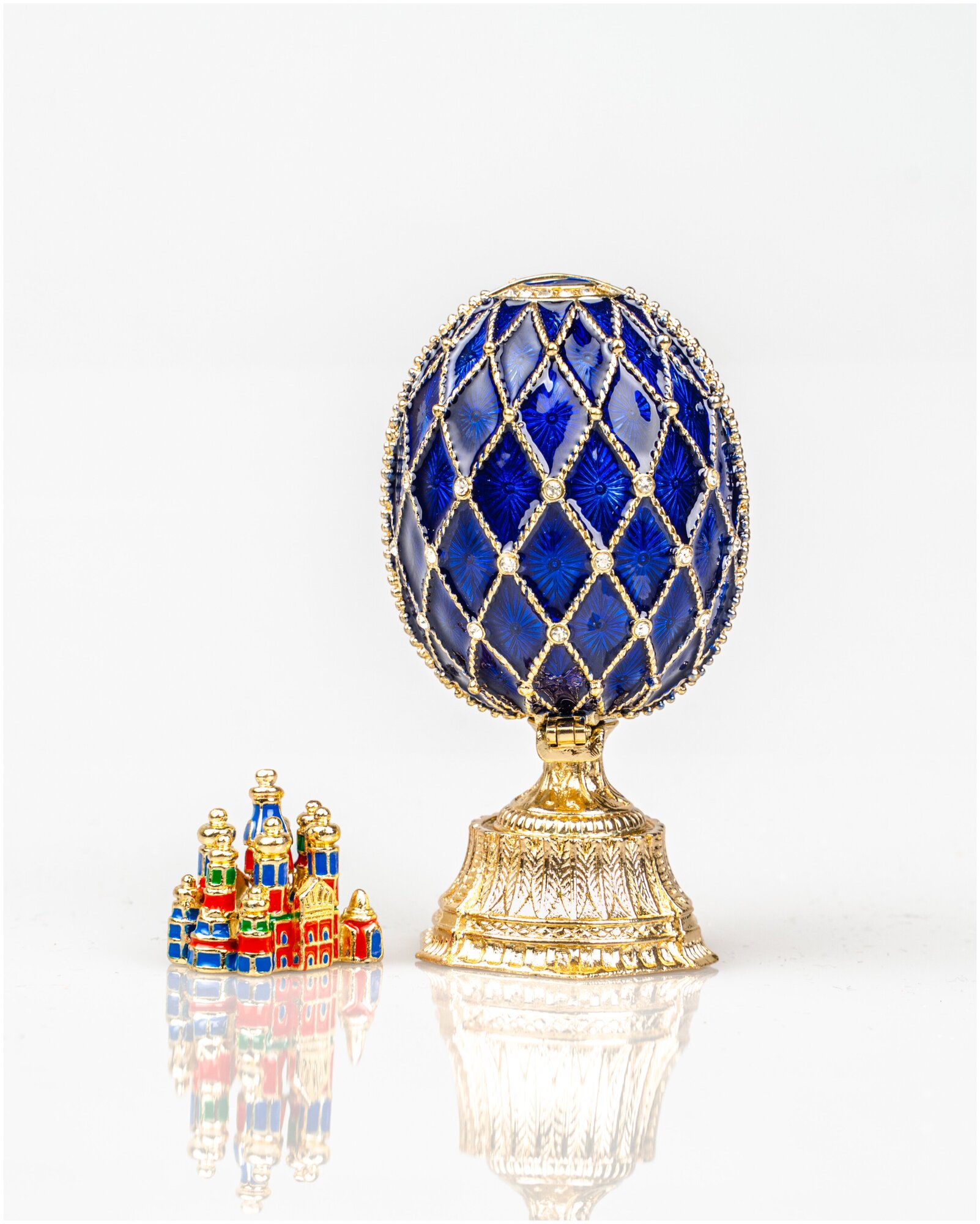 Шкатулка Яйцо в стиле Фаберже "Сетка" с фигуркой "Собор" 9 см Синяя / Золотистая
