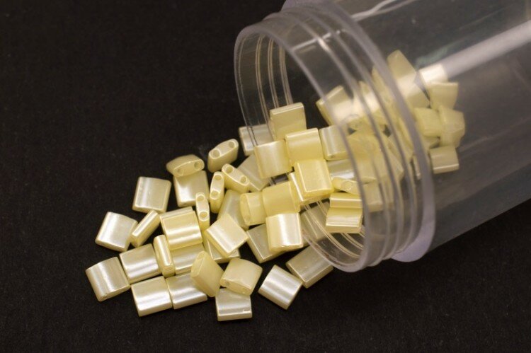 Бисер японский MIYUKI TILA #0513 кремовый, цейлон, 5 грамм