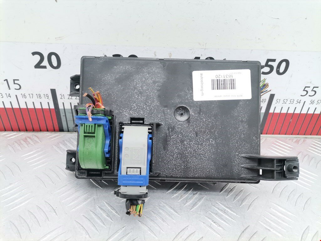 Блок предохранителей Opel Corsa D 13382215 арт. 1831120