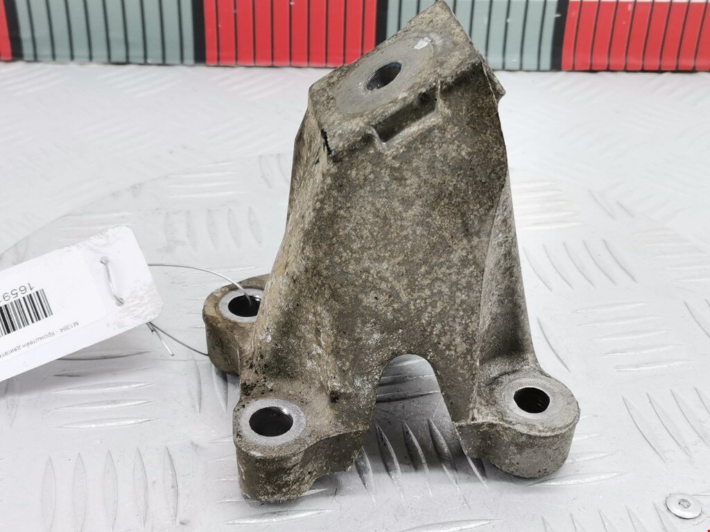 Кронштейн (крепление лапа) двигателя Audi A6 C6 4F0199307AA арт. 1659184