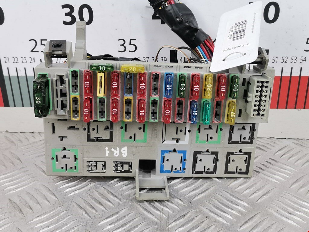 Блок предохранителей Opel Corsa B арт. 1675758