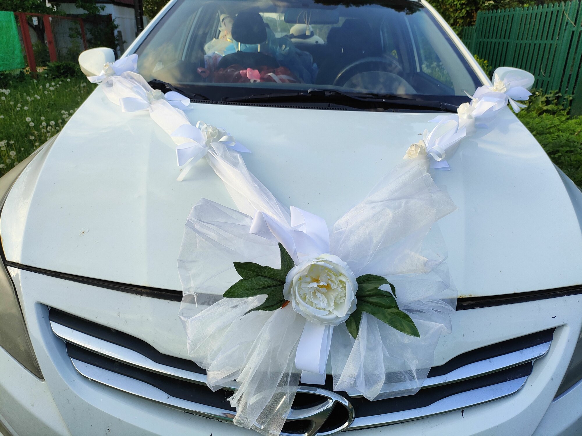 Украшение на автомобиль ручной работы. Свадебная лента на машину.